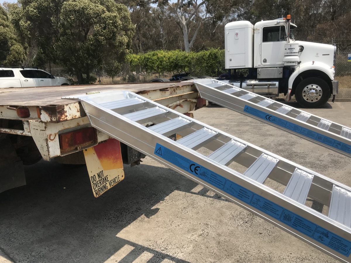 4T 2.5m Rubber Track Loading Ramps - Jetland Loading Ramp