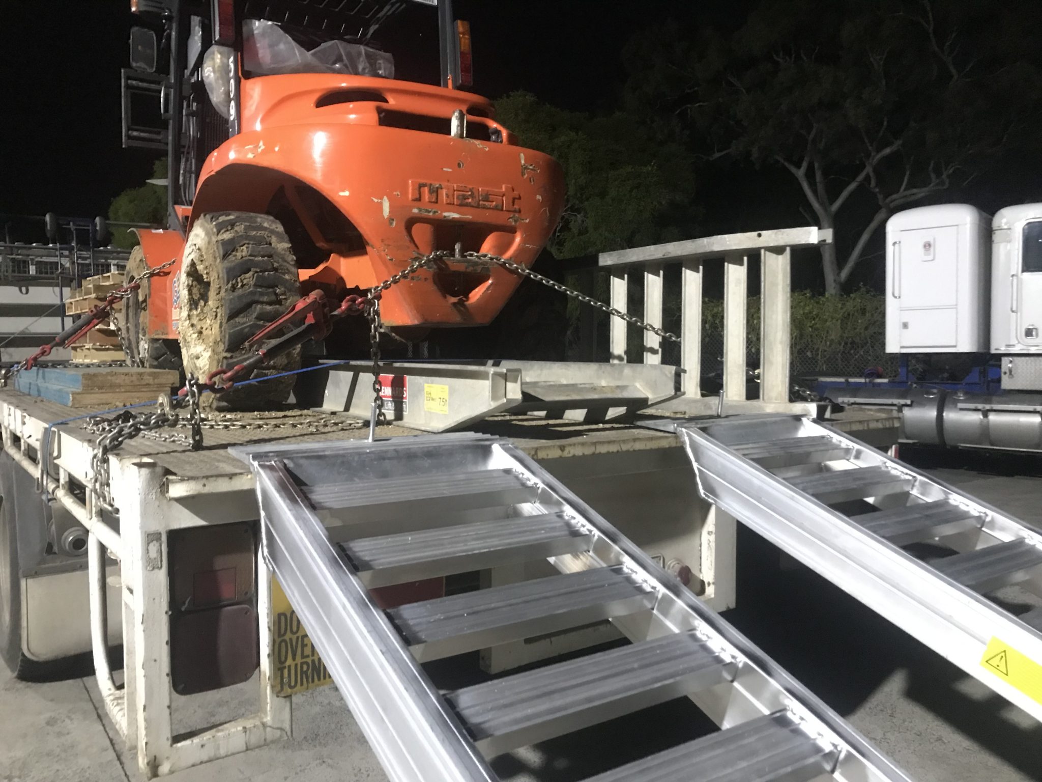 3.3m 6Tonne Heavy Duty Rubber Tyre,Rubber Track Machinery Loading Ramps ...