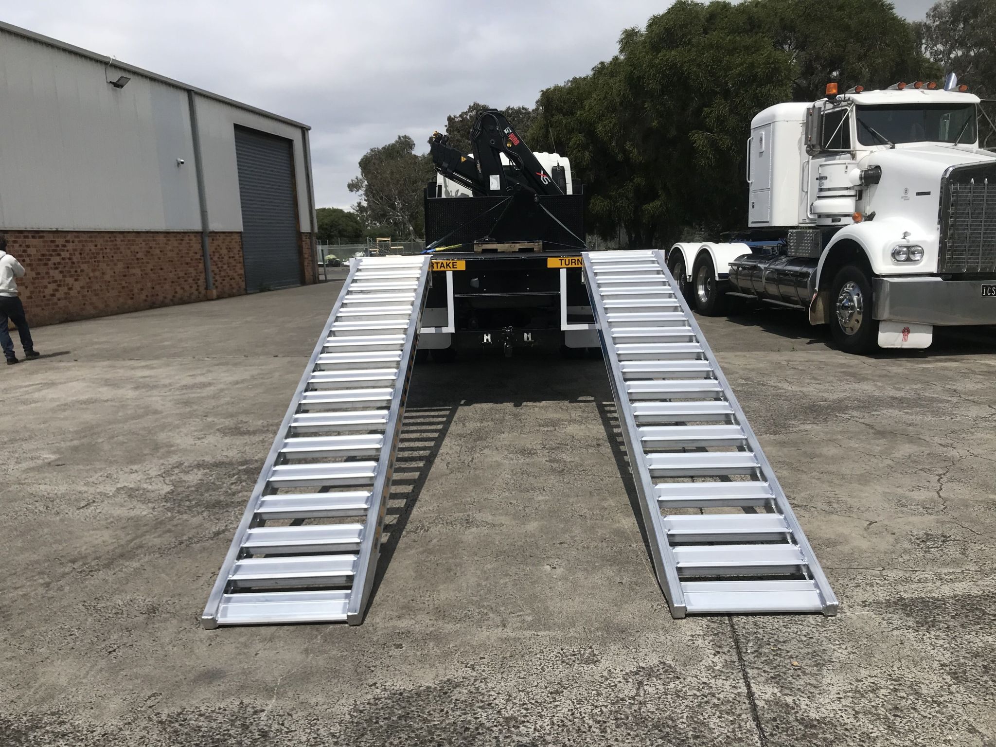 3.9m 12 Tonne Heavy Duty Rubber Track, Rubber Tyre Machinery Loading ...