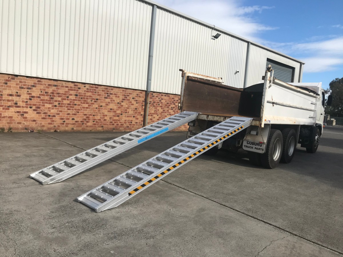 4.5m 10Tonne Heavy Duty Rubber Track, Rubber Tyre Machinery Loading ...