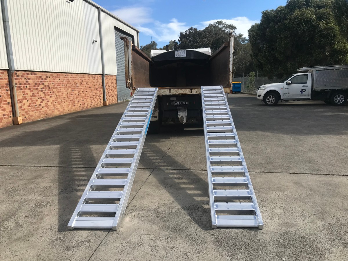 4.5m 10Tonne Heavy Duty Rubber Track, Rubber Tyre Machinery Loading ...