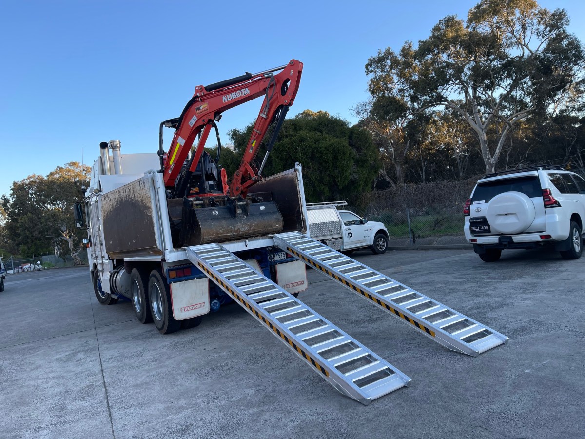 3.9m 5Tonne Heavy Duty Rubber Track, Rubber Tyre Machinery Loading ...