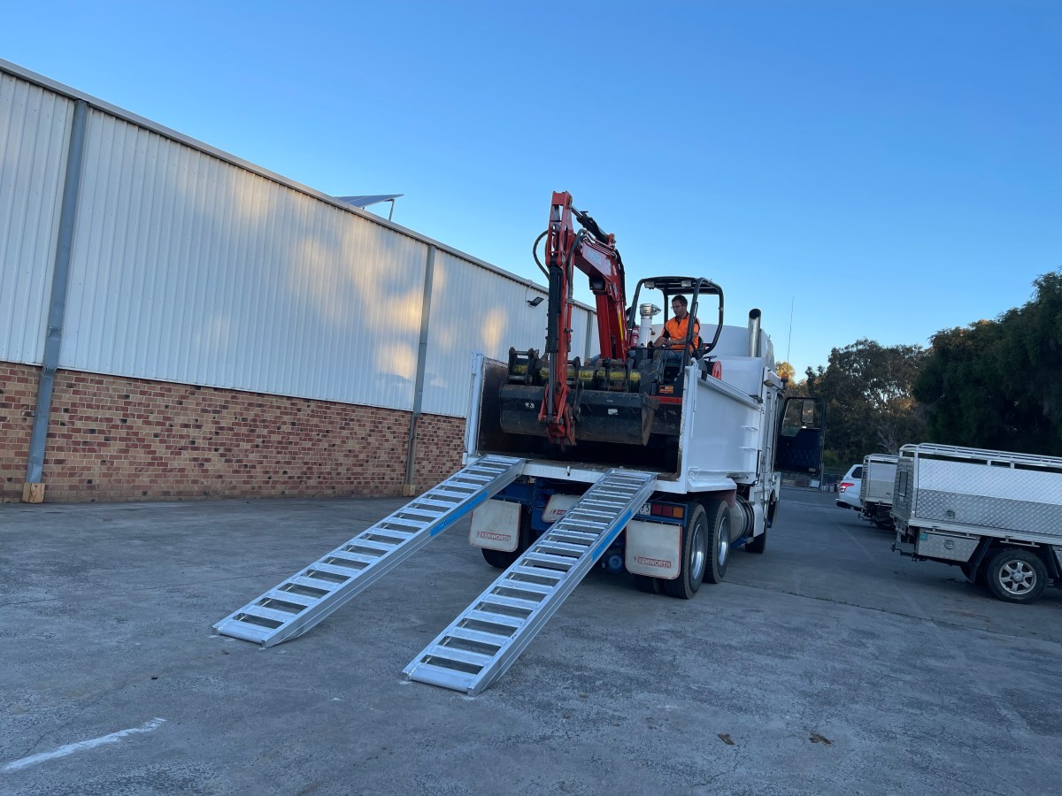 3.9m 5Tonne Heavy Duty Rubber Track, Rubber Tyre Machinery Loading ...