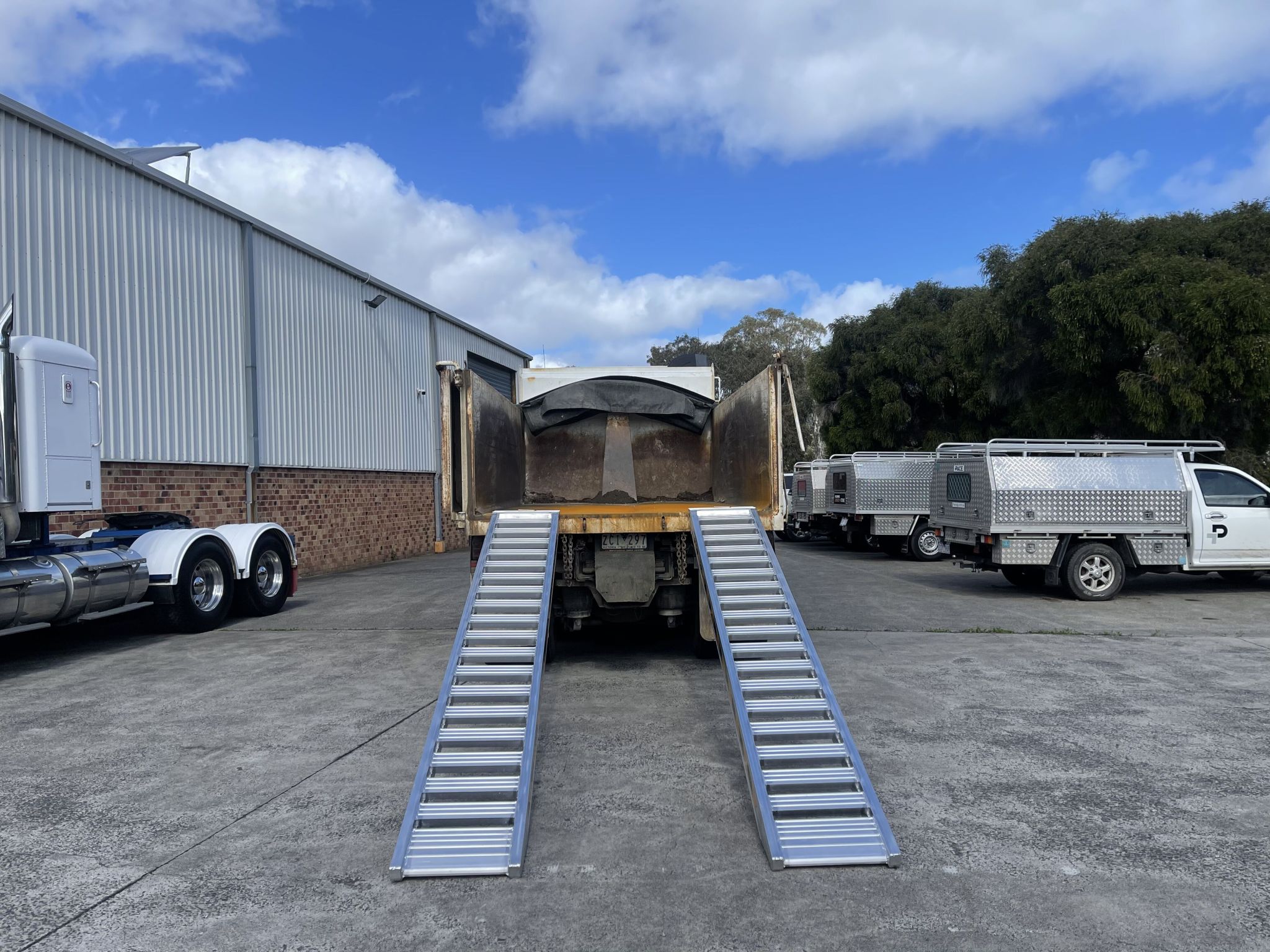 4.2m 3Tonne Heavy Duty Rubber Tyre,Rubber Track Machinery Loading Ramps ...