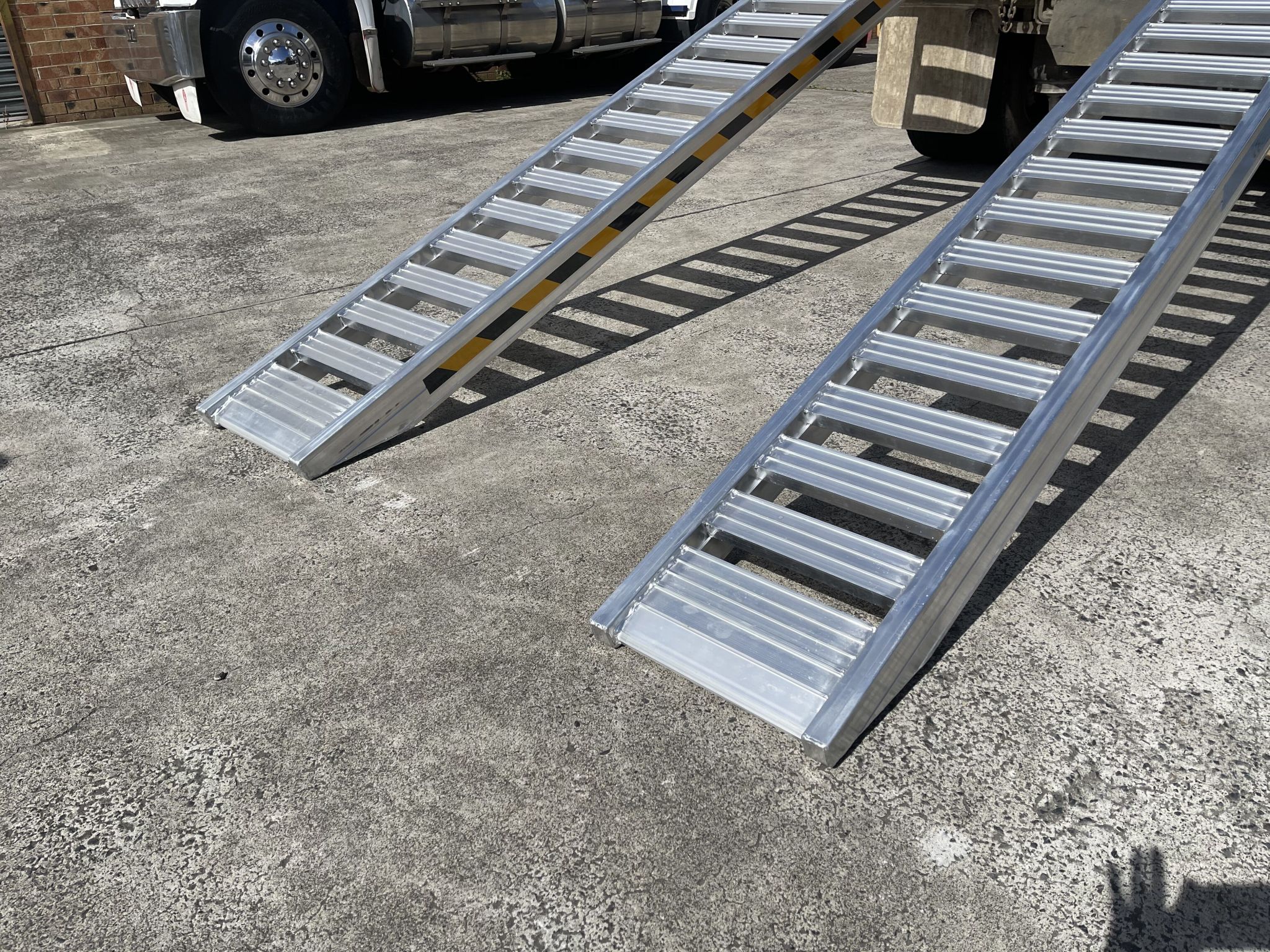 3.7m 8Tonne Heavy Duty Rubber Tyre,Rubber Track Machinery Loading Ramps ...