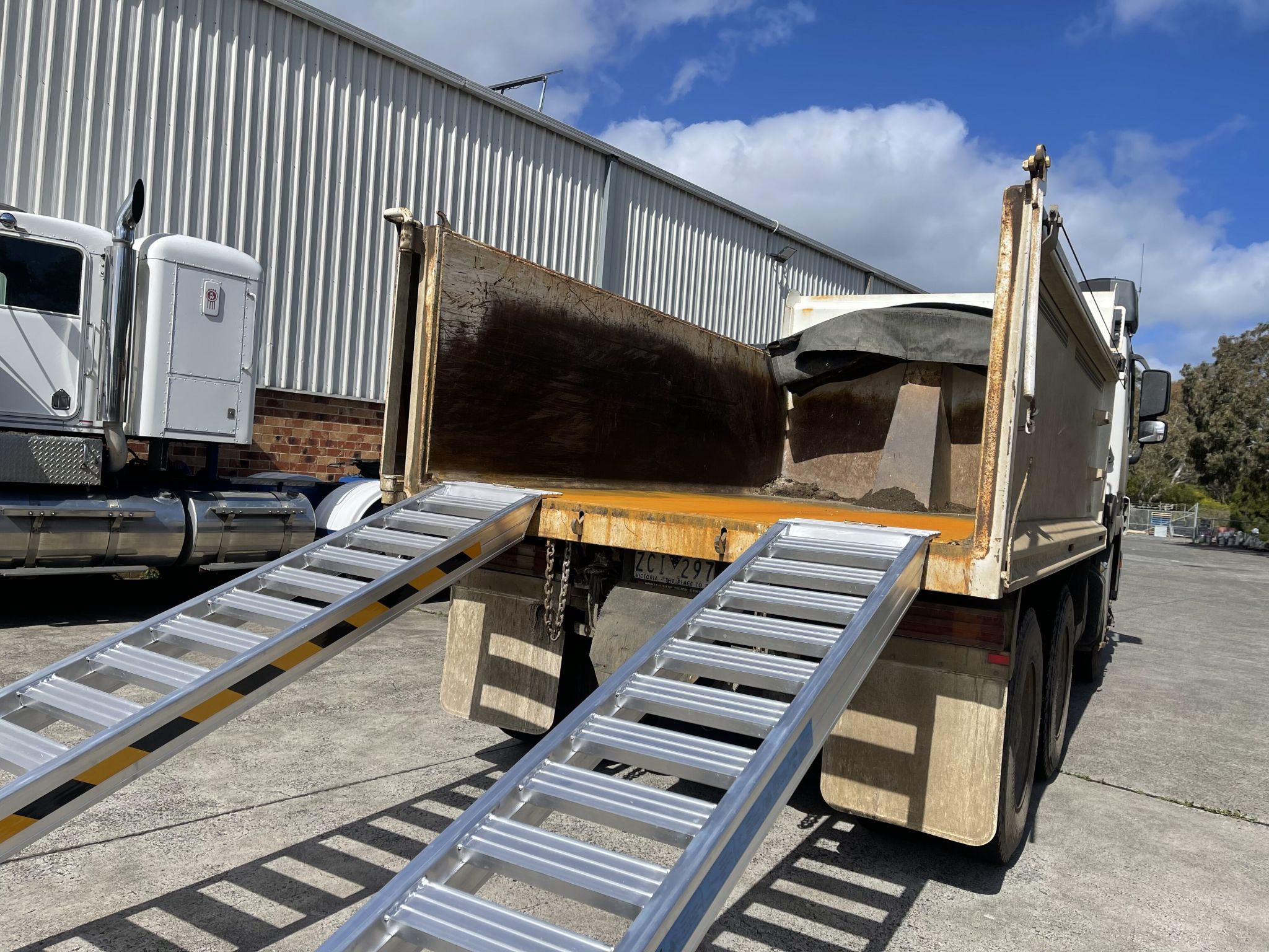 3.7m 8Tonne Heavy Duty Rubber Tyre,Rubber Track Machinery Loading Ramps ...