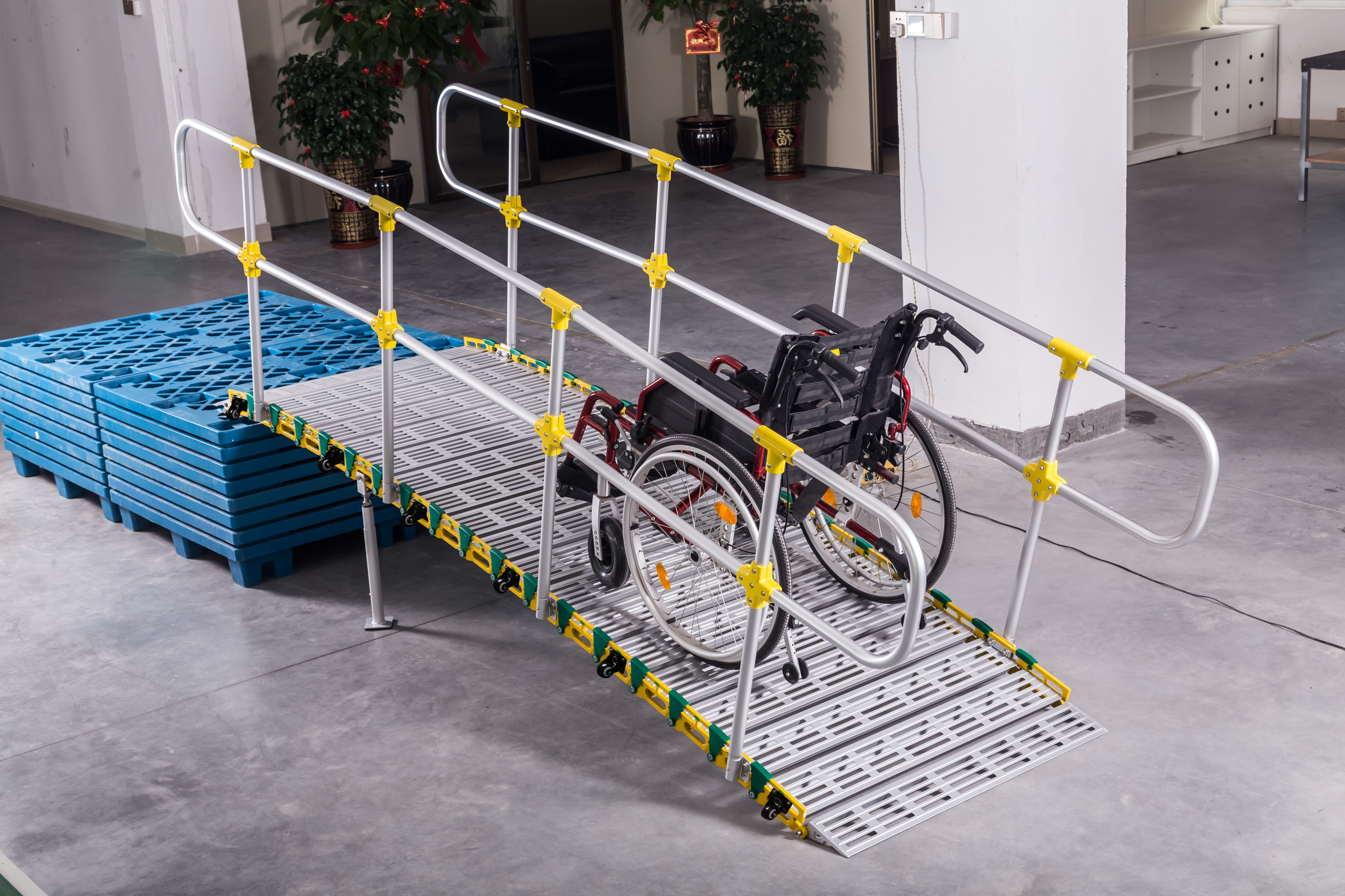 B With handle rail - Jetland Loading Ramp