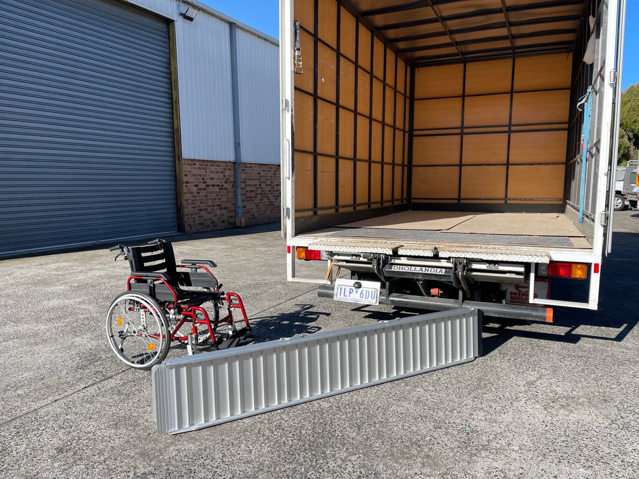 2.4M 270kg Bi-fold Deluxe Wheelchair Ramp-JETM407-8 - Jetland