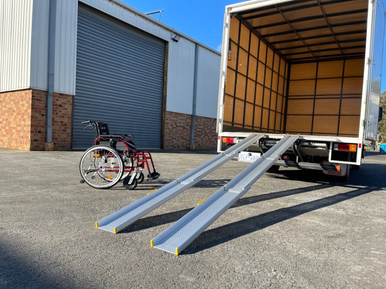 3M 270kg Three Section Telescopic Wheelchair Ramp-JETM107T-10 - Jetland