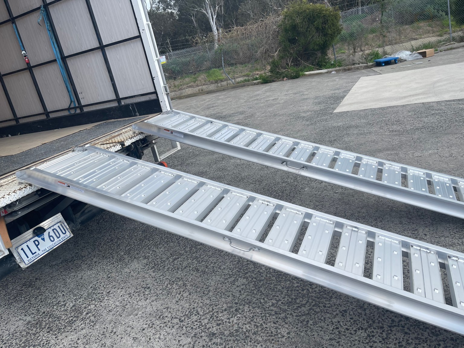 2.1M 2.4Tonne Heavy Duty Aluminium Loading Ramp(Hook Type)-JETH24-7 ...
