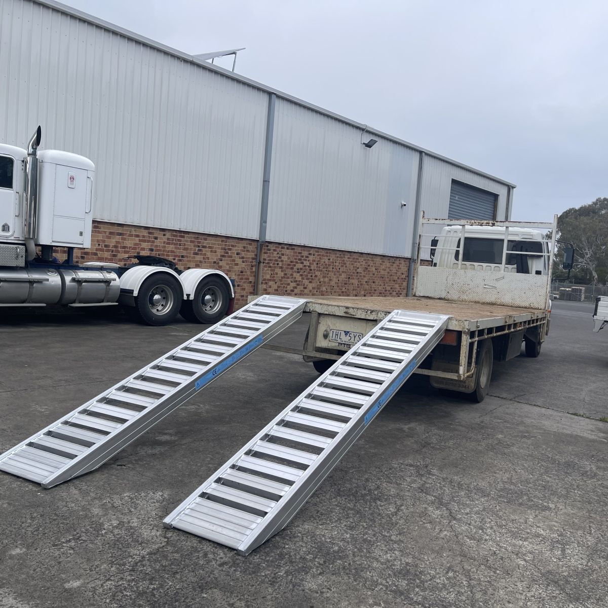 Aluminium Machinery & Construction Loading Ramps - Jetland