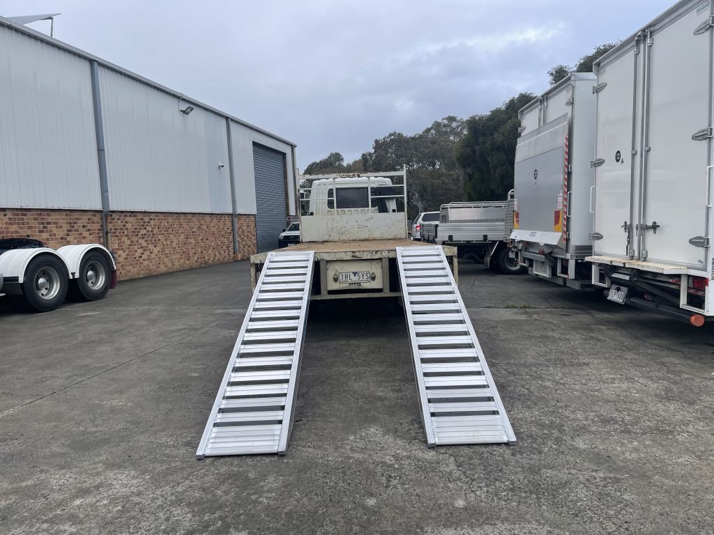 Aluminium Machinery & Construction Loading Ramps - Jetland