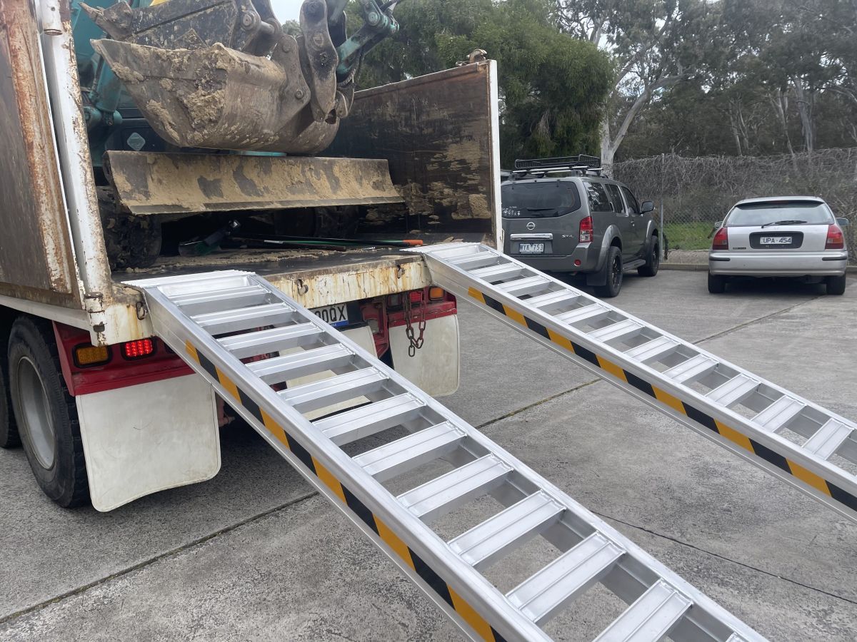 3.5m 4Tonne Heavy Duty Rubber Tyre,Rubber Track Machinery Loading Ramps ...