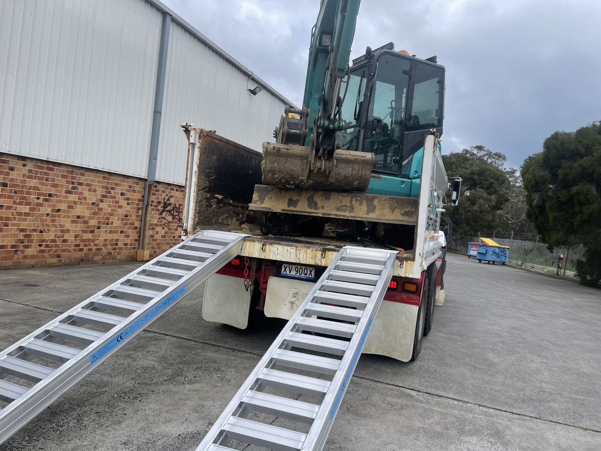 2.5m 4.5Tonne Heavy Duty Rubber Tyre,Rubber Track Machinery Loading ...