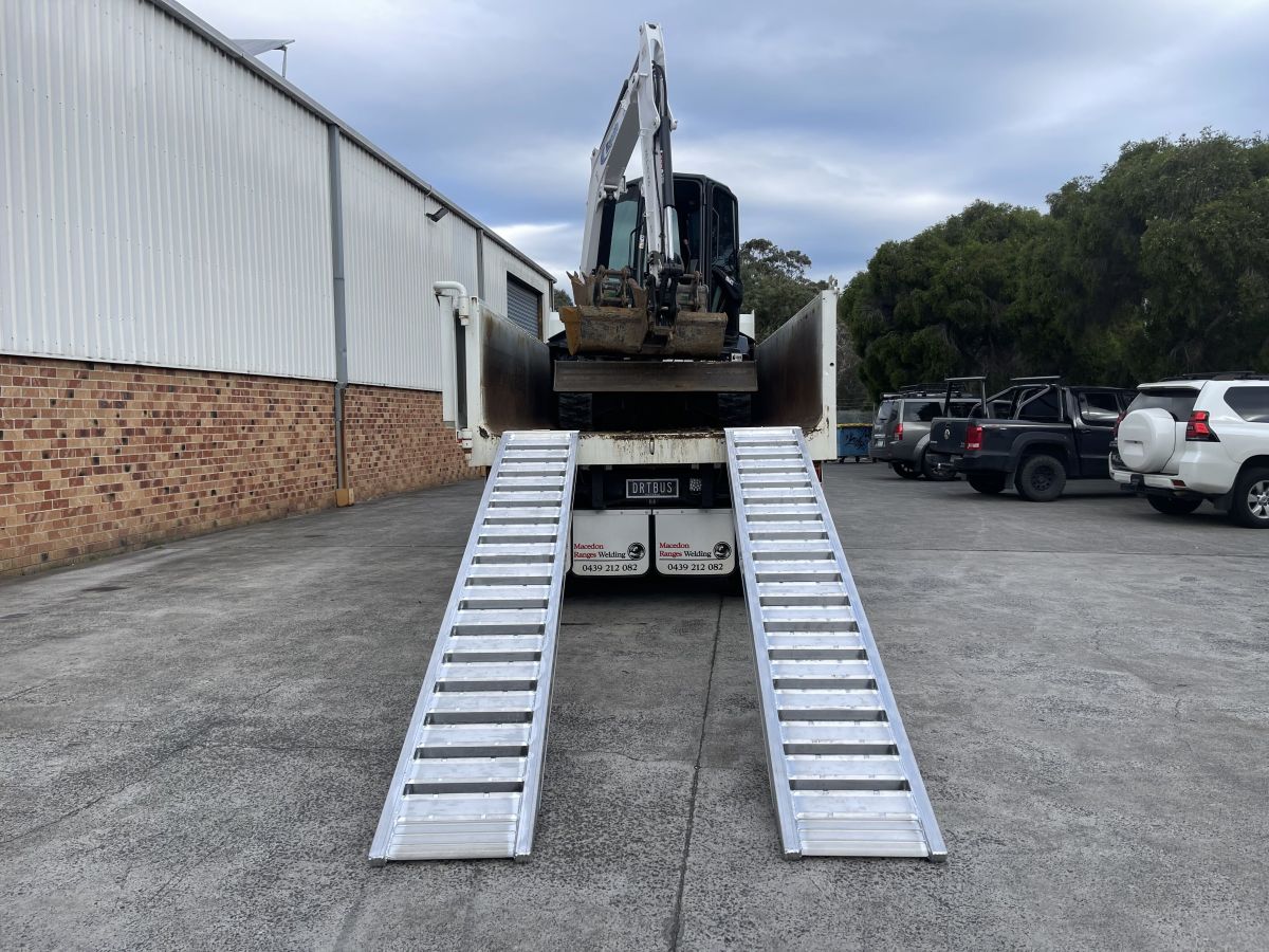 3.7m 8Tonne Heavy Duty Rubber Track, Rubber Tyre Machinery Loading ...