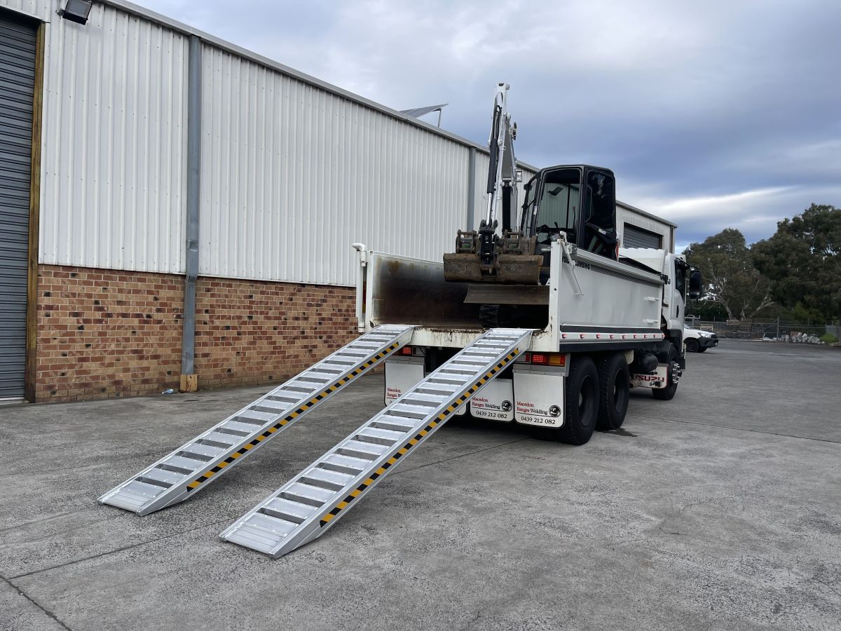 3.9m 10 Tonne Heavy Duty Rubber Track, Rubber Tyre Loading Ramp ...