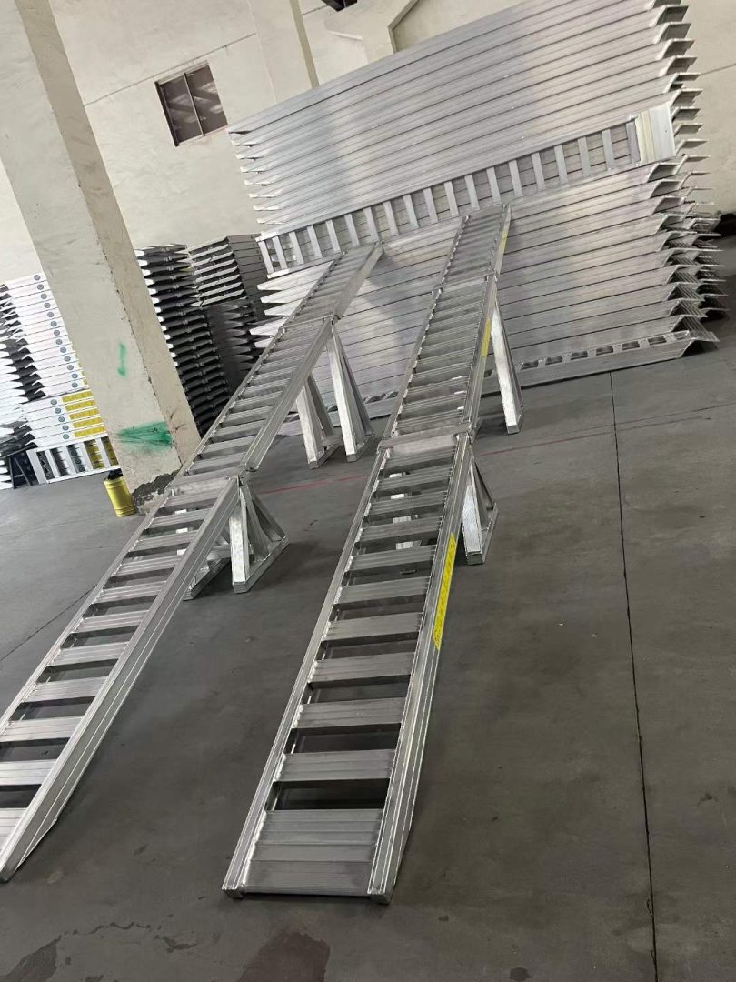 Center-Supported Loading Ramps | Heavy-duty Center Support Ramps